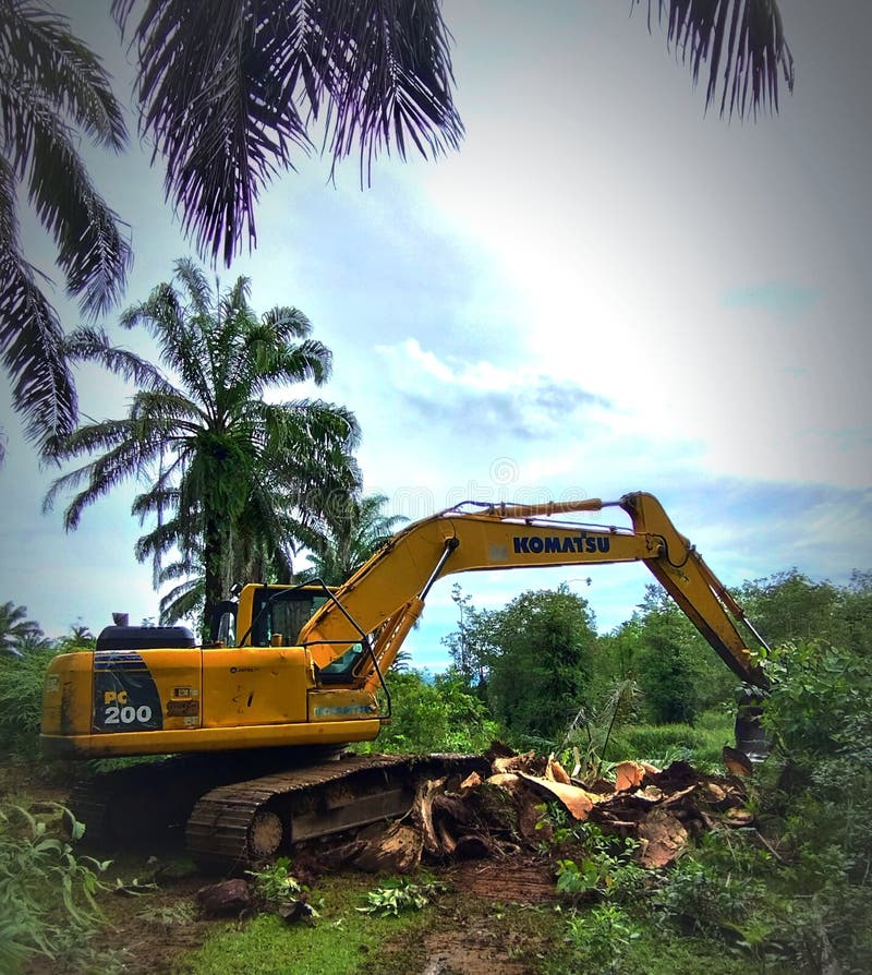 Excavator komatsu pc 200 editorial stock image. Image of exca - 266811714