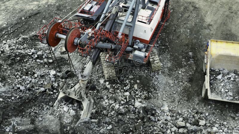 581 Excavator Loading Truck Rocks Stock Photos - Free & Royalty-Free ...