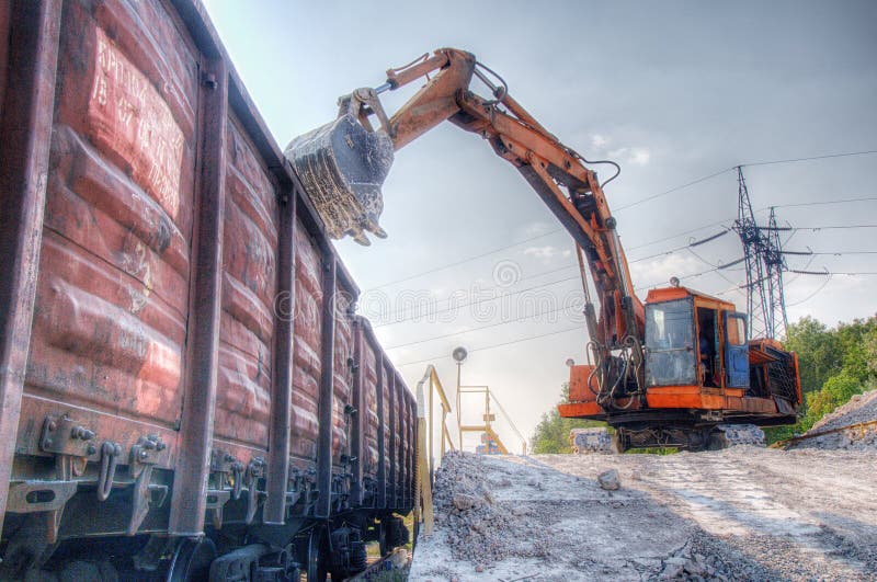 Excavator loads gravel stock photo. Image of mover, heap - 40959528