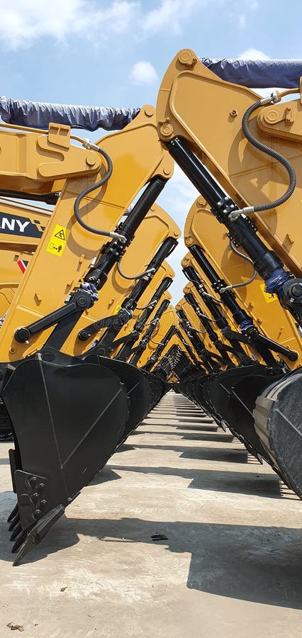 Excavator Ready to Work stock image. Image of mast, yellow - 200269757