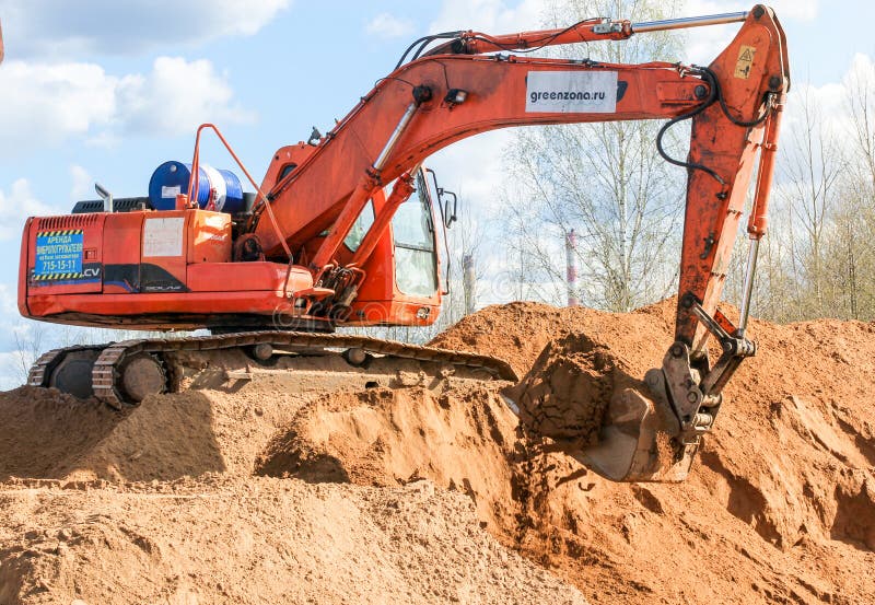 Excavator with Sand in the Bucket Editorial Image - Image of ...