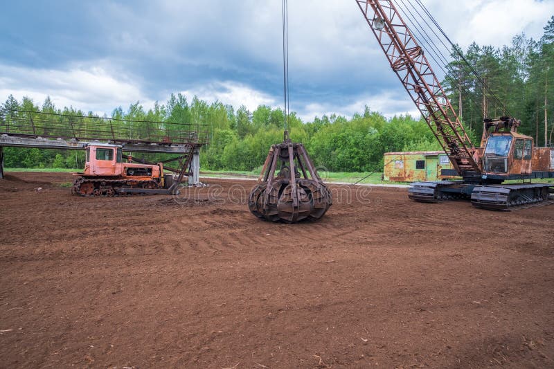 Excavator for Stacking Peat. Large Dome Bucket for Loading into Train ...