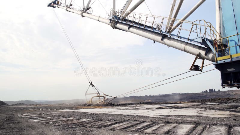 Heavy Machinery in Mining Operations Exploring the Role of Equipment in ...