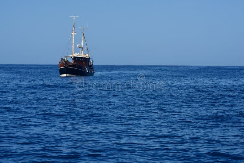 Excursion on the sea editorial photography. Image of acuatic - 183999787