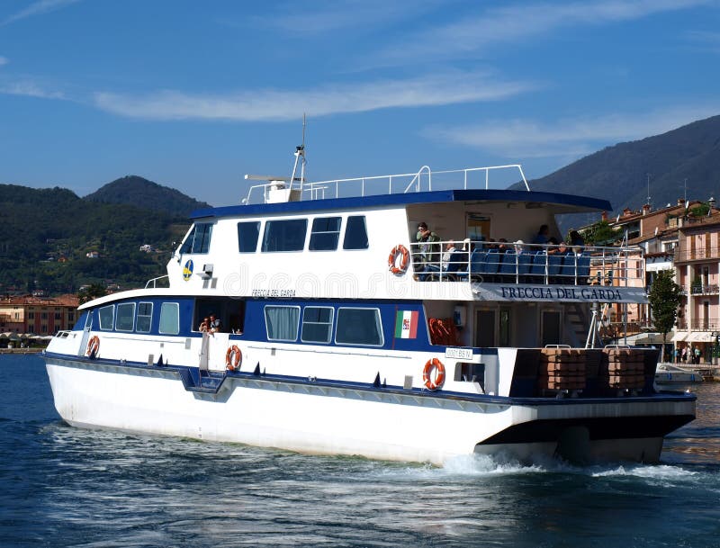 Excursion on the ship editorial photography. Image of drops - 21763027