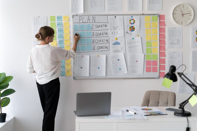 Executive Manager Elderly Businesswoman Writing Ideas on Sticky Notes ...