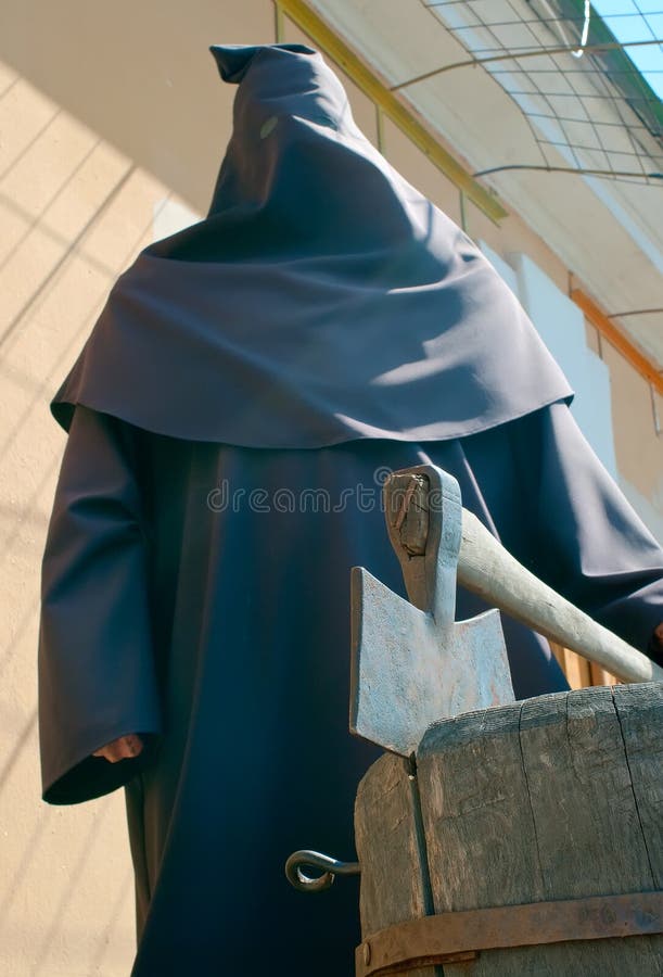 Executor Da Pena De Morte Com Um Machado Enorme Foto de Stock - Imagem ...