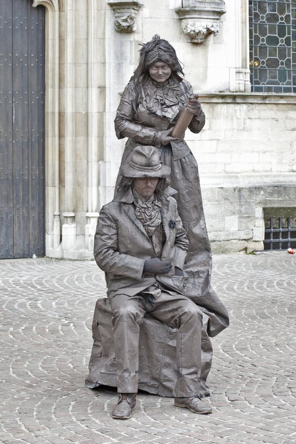 Executor Humano Da Rua Em Bruges Foto Editorial - Imagem de curso ...