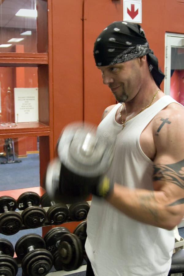 Exercices De Forme Physique Photo stock - Image du répétition, masculin ...