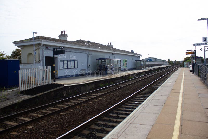 A GWR Train at Exeter St. Davids Railway Station in Devon Editorial ...