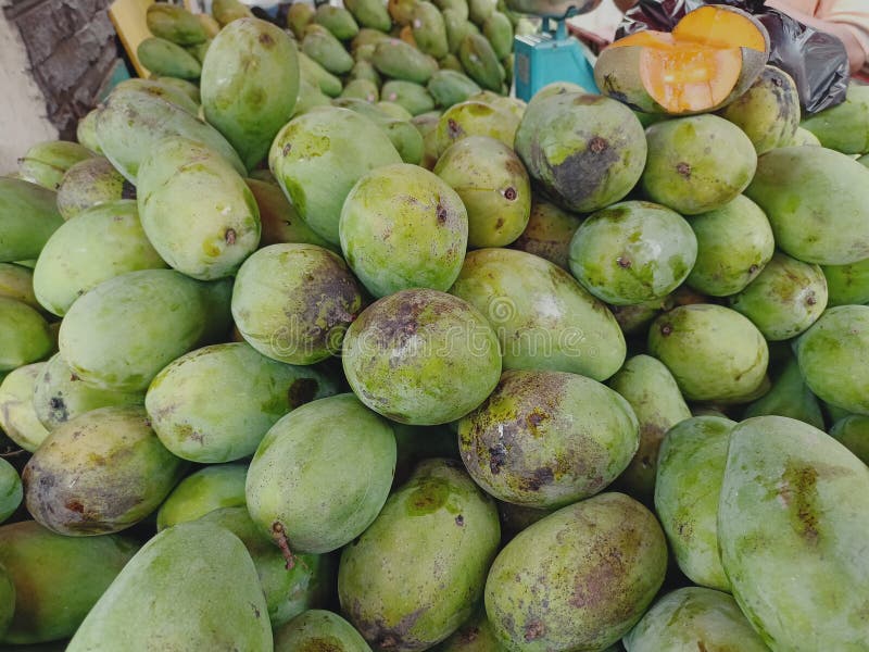 Existencias De Mango a La Venta En Un Mercado Tradicional. Foto de ...