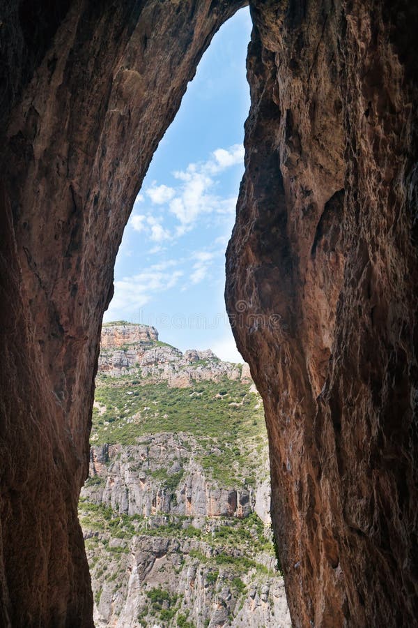 Exit from the cave stock image. Image of cavern, dirt - 73743251
