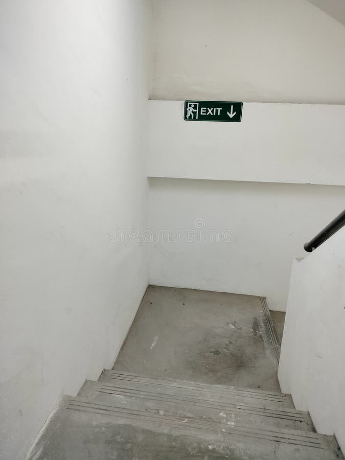 Sign : Emergency Exit Sign at Path Way Indoor Building Public Facility ...