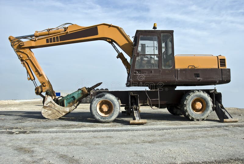 Exkavator Mit Hammerbefestigung Stockfoto - Bild von bewegen, brechen ...