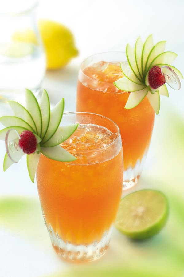 Exotisches Cocktail stockbild. Bild von stab, erfrischung - 14364139