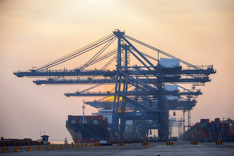 Port industriel image stock. Image of quai, fabrication - 108319923