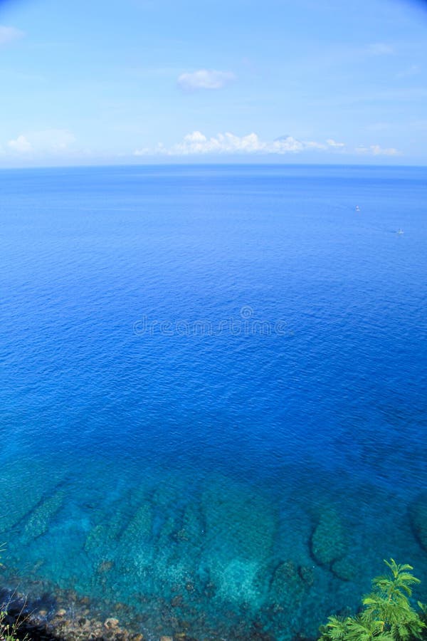 Expansive View of the Deep Blue Ocean Merging Seamlessly with the Sky ...