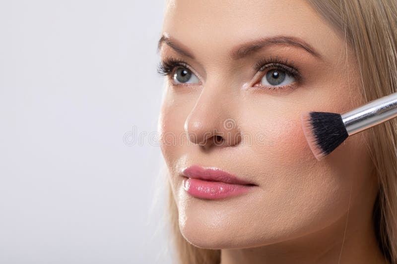 Experience the Art of Glamorous Makeup Application Featuring Beautiful ...