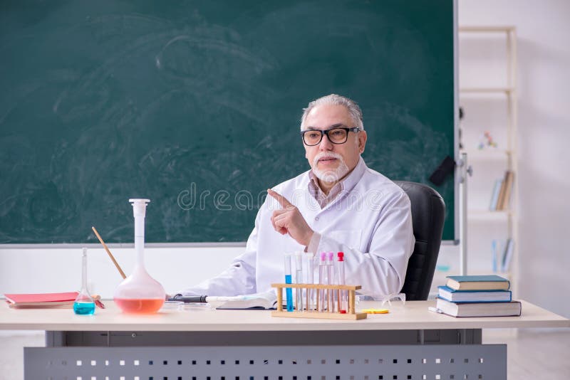 Experienced Old Scientist Working in the Lab Stock Image - Image of ...