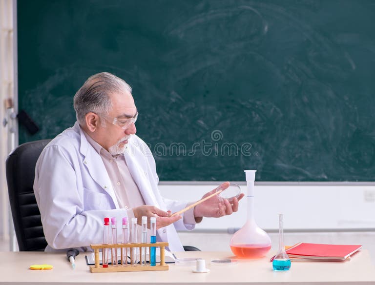 Experienced Old Scientist Working in the Lab Stock Photo - Image of ...