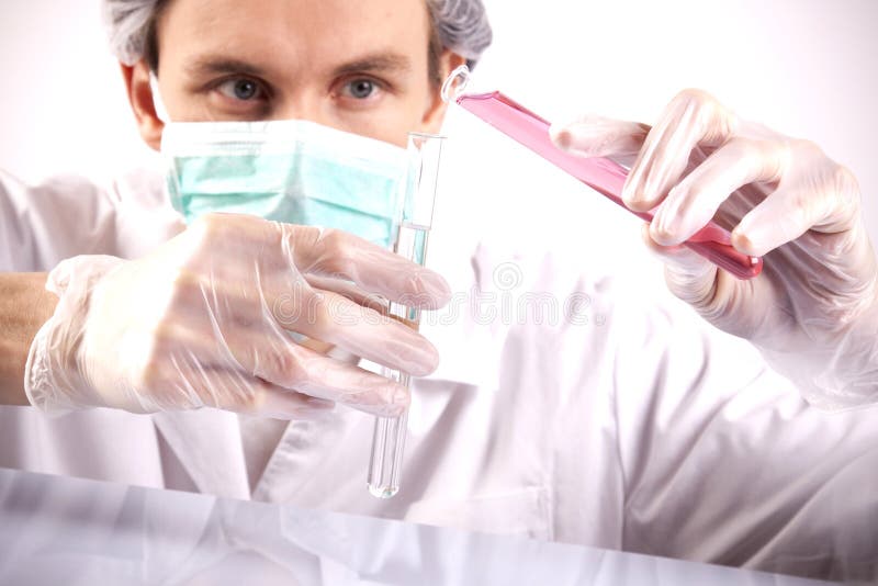 Experimentação Do Cientista Imagem de Stock - Imagem de homens, homem ...