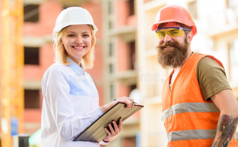 Expert and Builder Communicate about Supply Building Materials ...