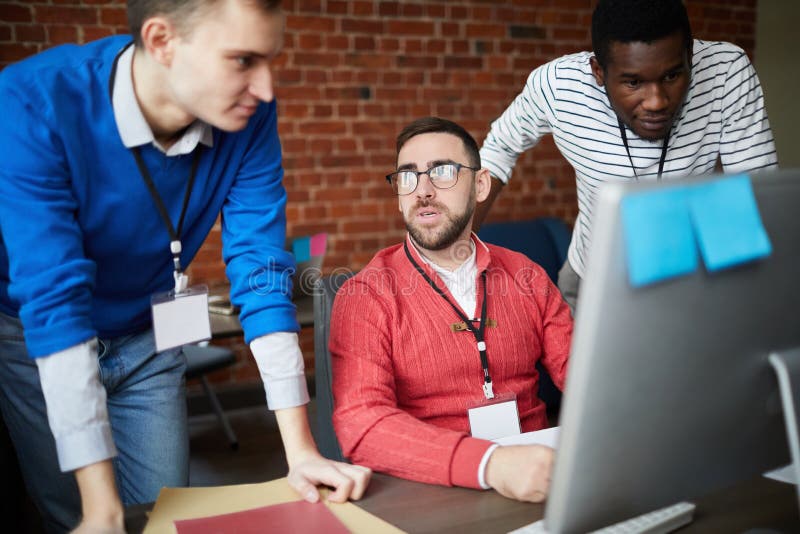 Explaining to subordinates stock image. Image of cooperation - 136583053