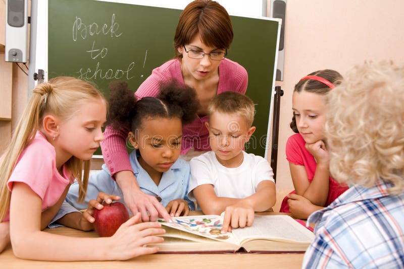 Explicación de la lección imagen de archivo. Imagen de escuela - 10664043