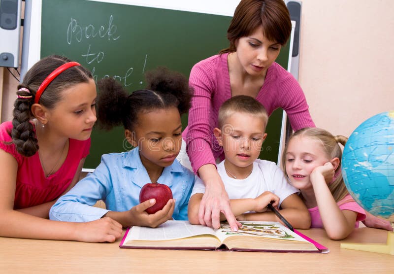 Explication image stock. Image du personne, groupe, gosse - 10188133