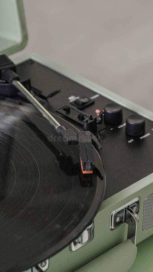 Explore a Stylish Retro Record Player that Enhances Modern Listening ...