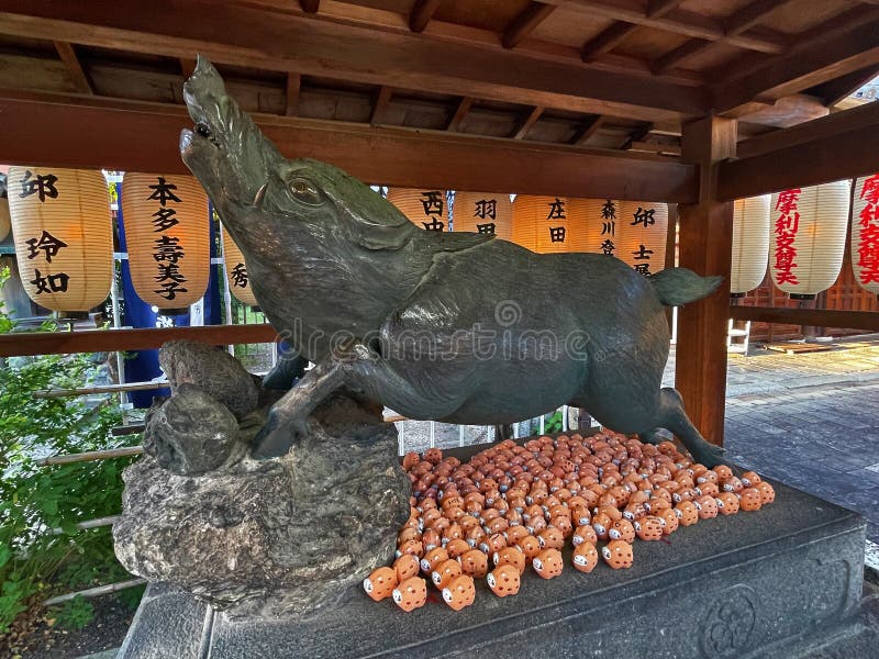 Exploring Gion S Temples: Treasures of Kyoto, Japan Editorial ...