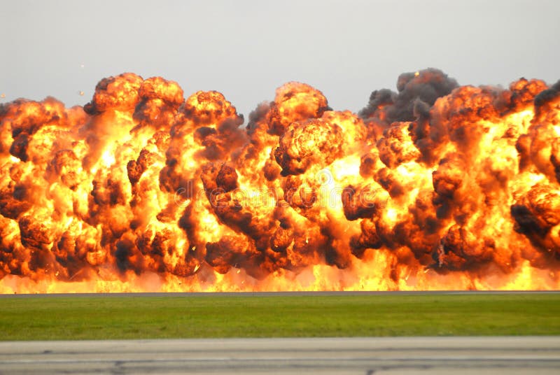 Explosión imagen de archivo. Imagen de llamas, misil, huelga - 1182879
