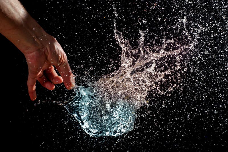 Explosión De Un Globo Llenado De Agua Foto de archivo - Imagen de auge ...