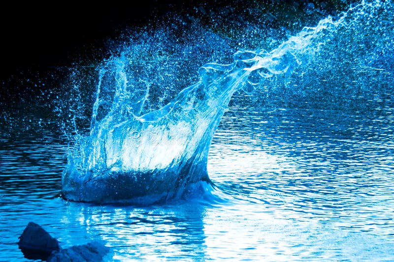 Explosión del agua foto de archivo. Imagen de color, deslumbrante ...