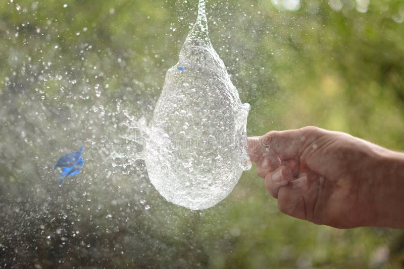 Explosión De Globo De Agua Salpicadura De Globo Imagen de archivo ...
