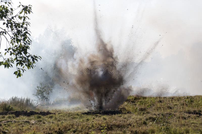 Explosie stock foto. Image of oorlog, dynamiet, acties - 103560754