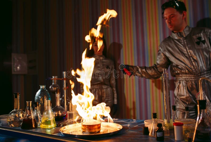 Explosion W?hrend Des Experimentes Erfolgloses Experiment Im Chemischen ...