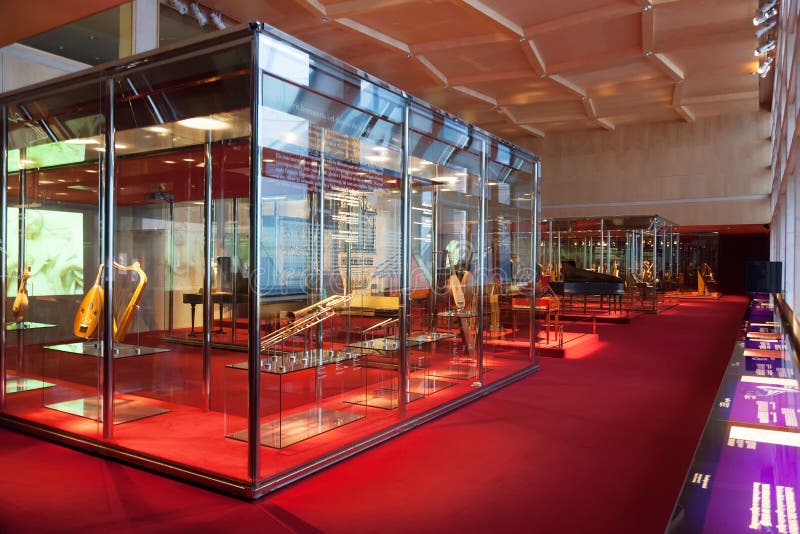 Exposition De La Collection D'instruments De Musique Image éditorial ...