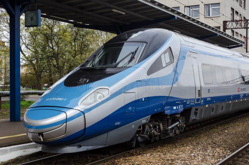 EXPRESS TRAIN editorial photography. Image of platform - 175598872