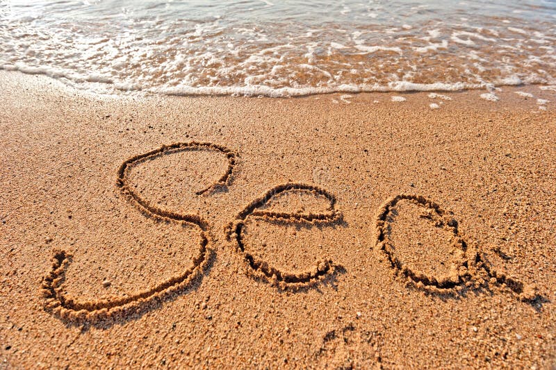 Exprima O Mar Escrito Na Areia Na Praia Imagem de Stock - Imagem de ...