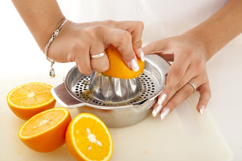 Exprimir naranjas foto de archivo. Imagen de frutas, estudio - 13839902