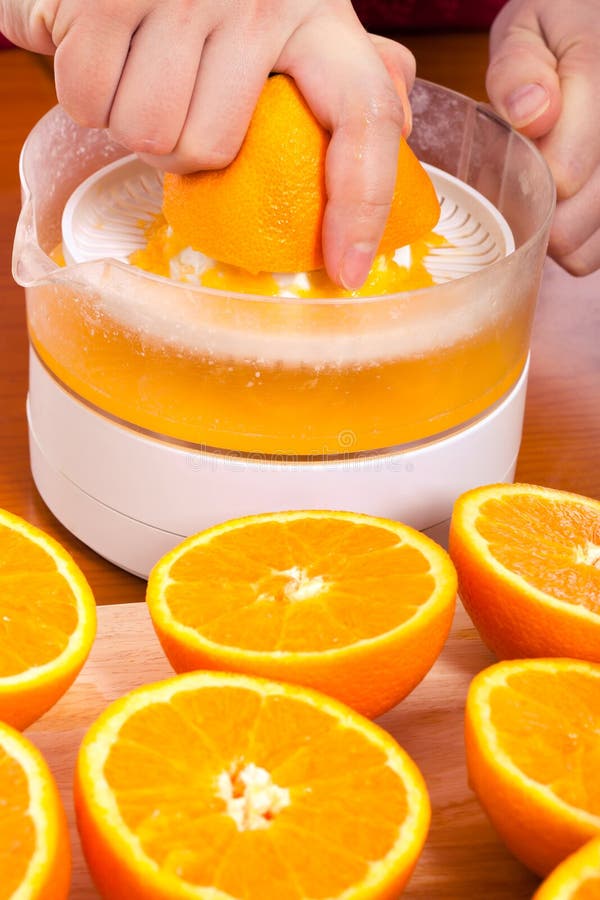 Exprimir El Zumo De Naranja Fresco Fotos - Libres de Derechos y ...