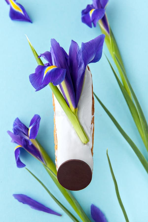 Exquisite Cream Dessert Eclair Stock Image - Image of glaze, eclair ...