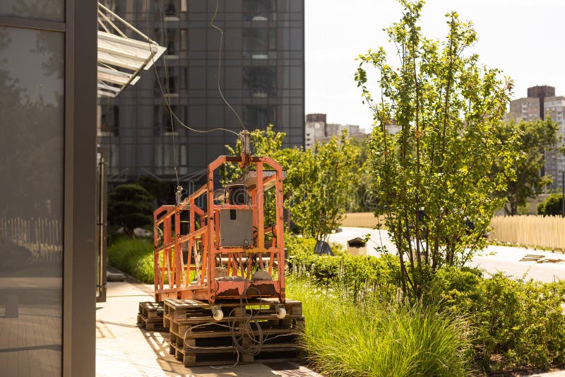 Extensive Scaffolding Providing Platforms for Work in Progress on a New ...