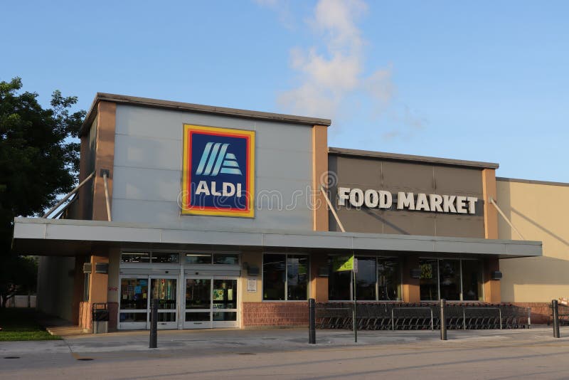 ALDI Food Store in Miami, Florida. Editorial Photography - Image of ...