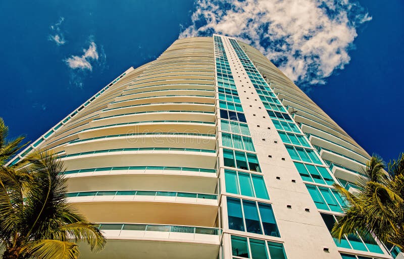 Exterior Costoso De Lujo Moderno Del Edificio Foto de archivo - Imagen ...