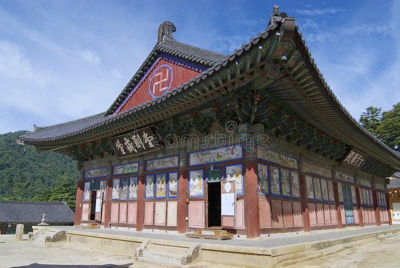 Exterior Hermoso Del Templo De Haeinsa, Corea Del Sur Imagen de archivo ...