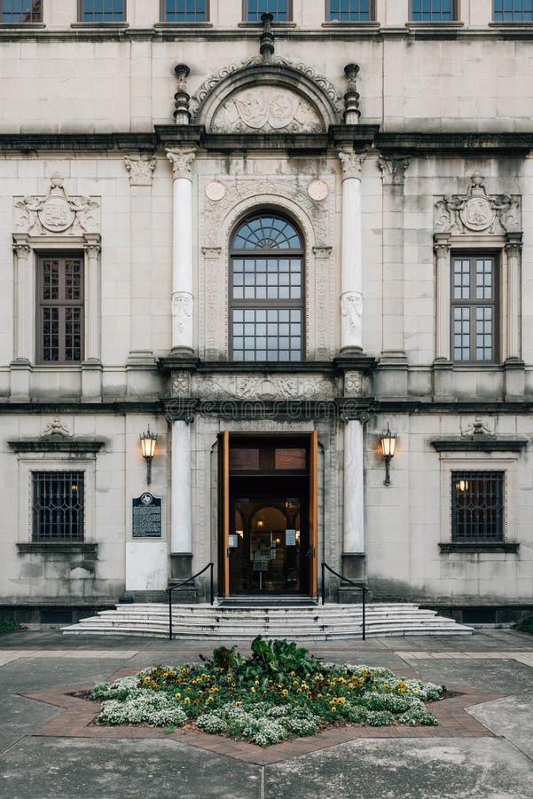 Exterior of the Houston Public Library, in Downtown Houston, Texas ...