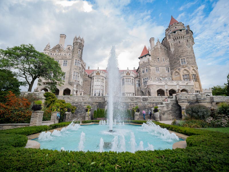 Exterior View of the Famous Casa Loma Stock Image - Image of autumn ...