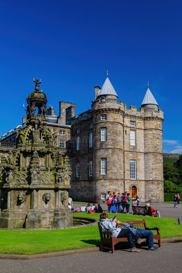 Exterior View of the Palace of Holyroodhouse Editorial Stock Photo ...